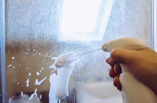 How to Clean Shower Glass Fast (3 Methods) - The mag 'Wecasa