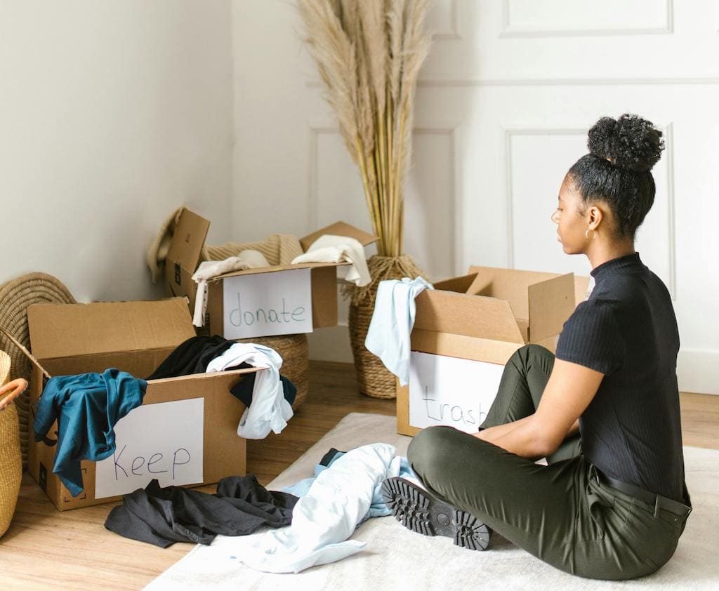 10 Ideas for a Clutter-Free Bedroom: Tips From Experts